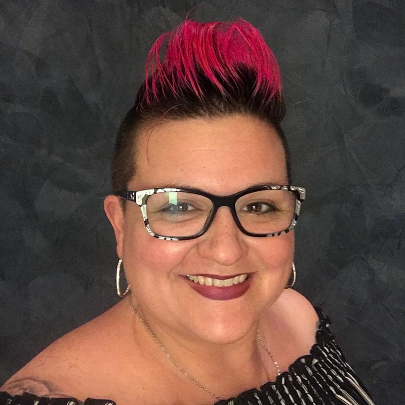 Raperova tlumočnice znakového jazyka ovládla celou show – TICHÉ ZPRÁVY