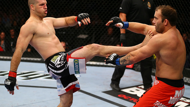 MATT HAMILL – NESLYŠÍCÍ ZÁPASNÍK UFC – TICHÉ ZPRÁVY